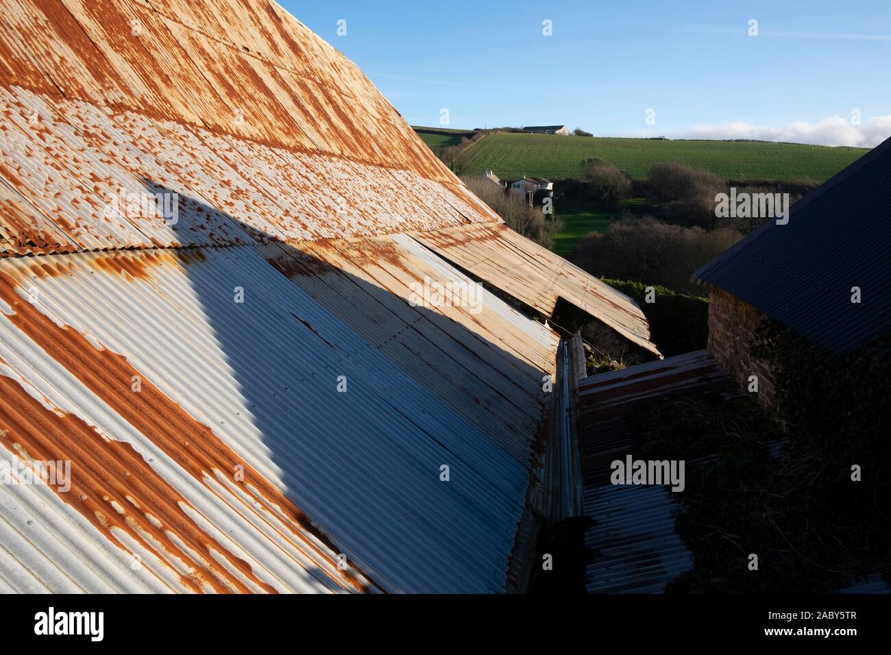 Corrugated iron facade hi-res stock photography and images - Alamy
