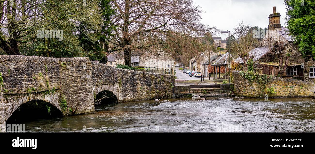 Sheepwash Bridge over the River Wye, Ashford in the Water, Derbyshire ...