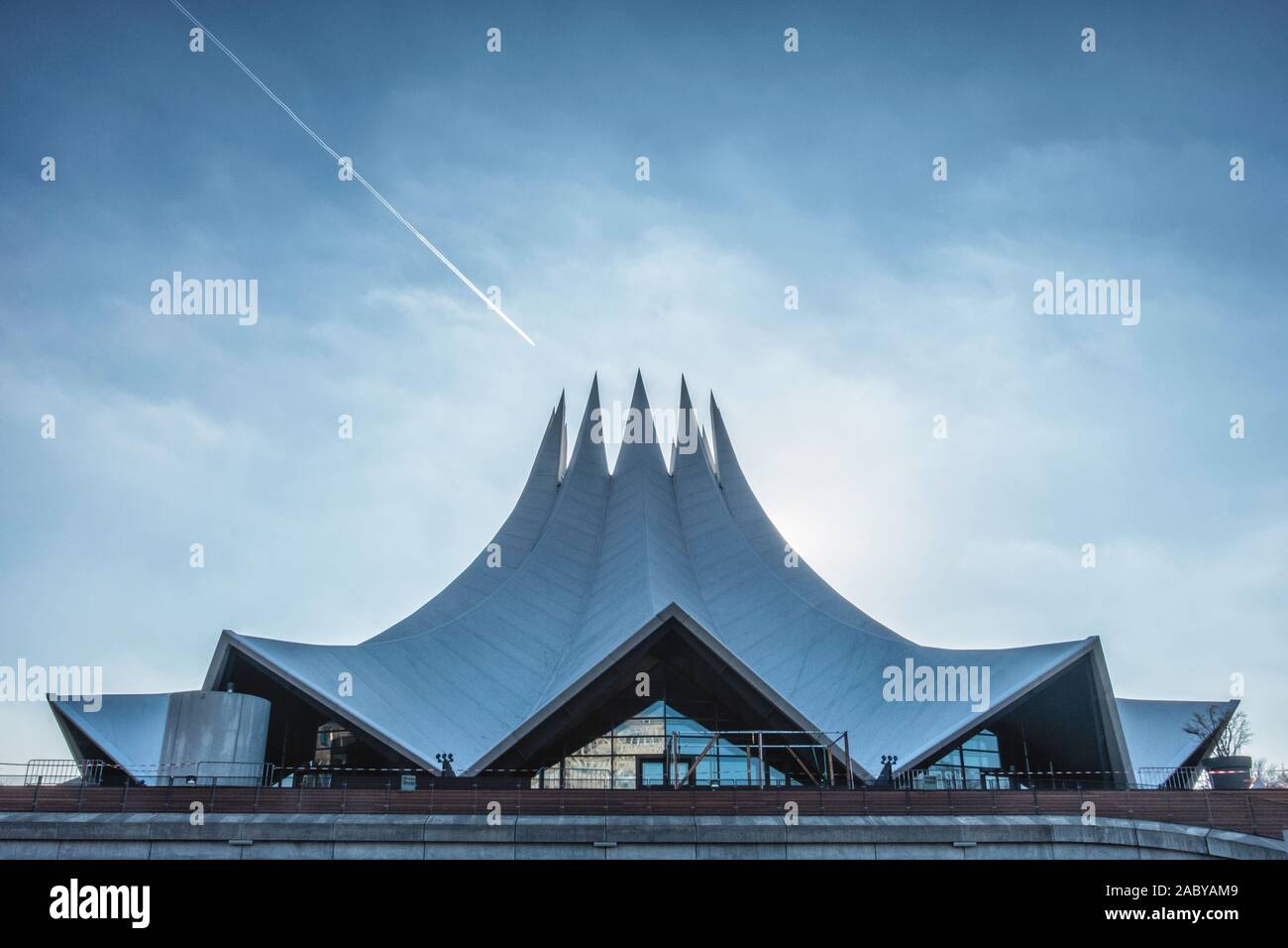 Circus tent shaped structure hi-res stock photography and images - Alamy