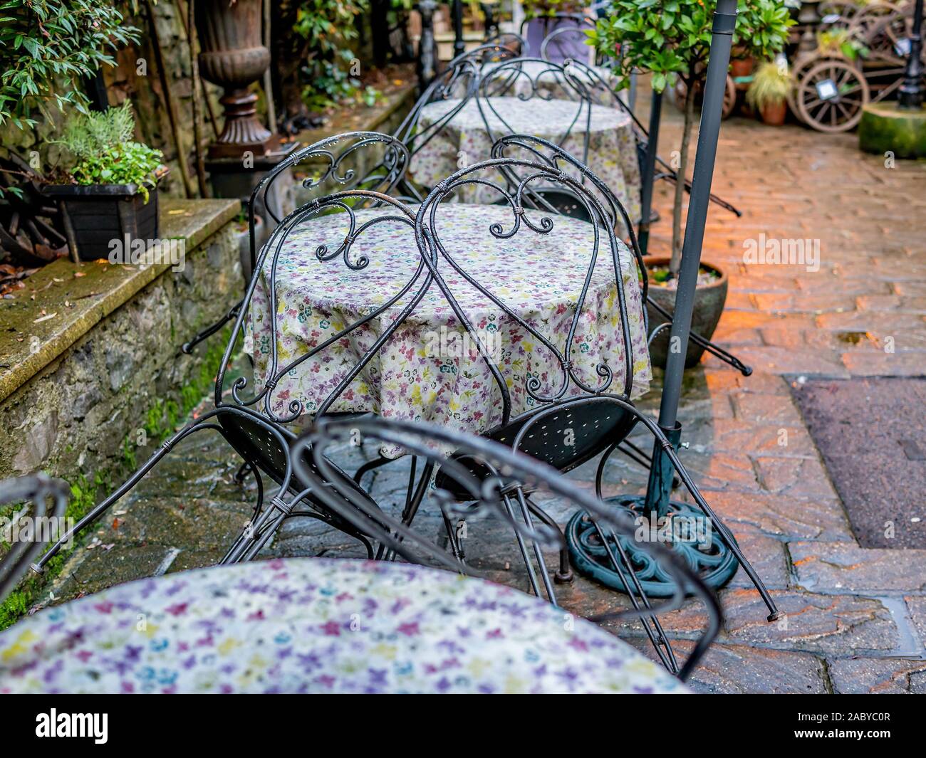 Row od tables hi-res stock photography and images - Alamy