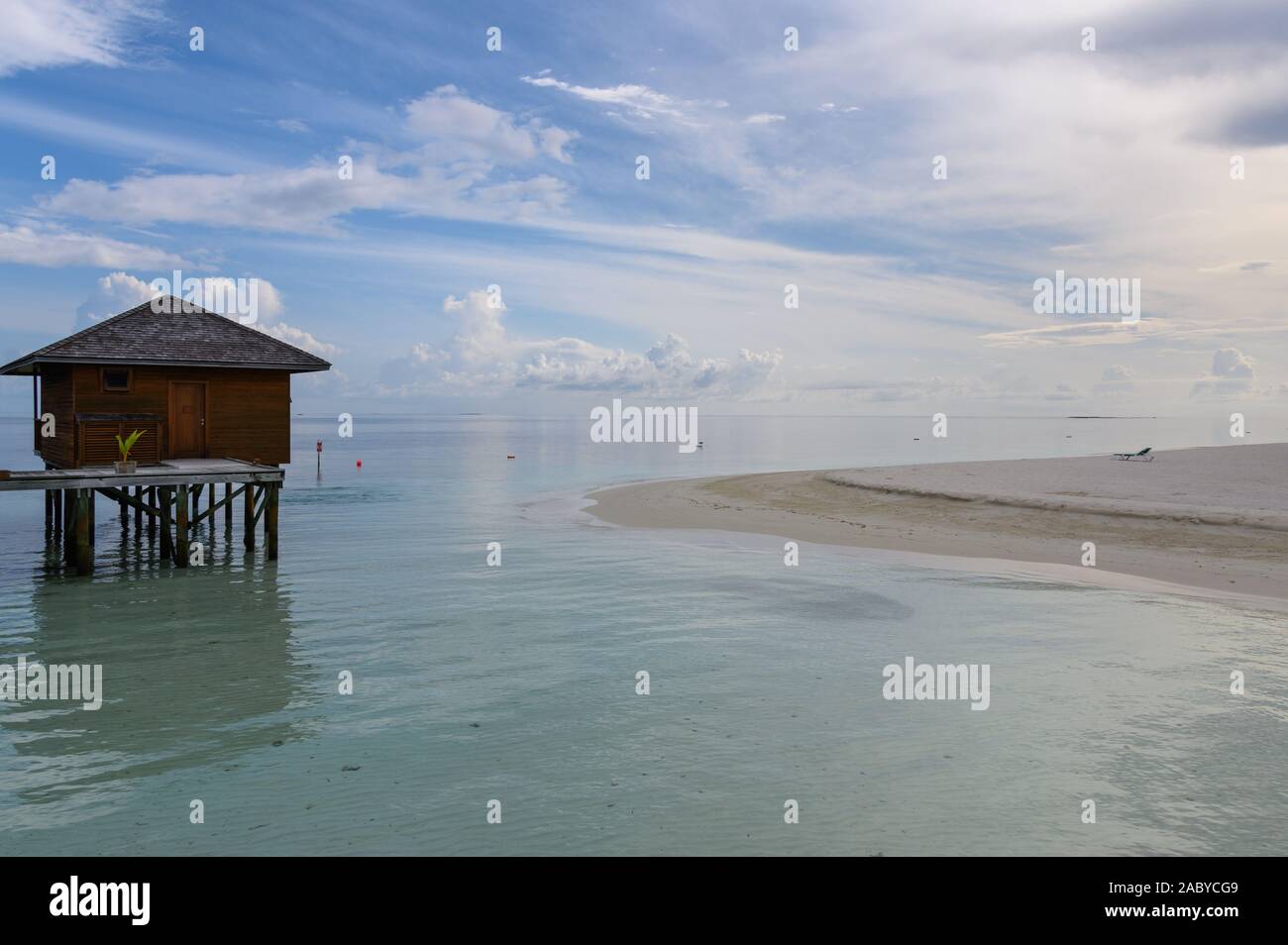 Maldives hut hi-res stock photography and images - Alamy