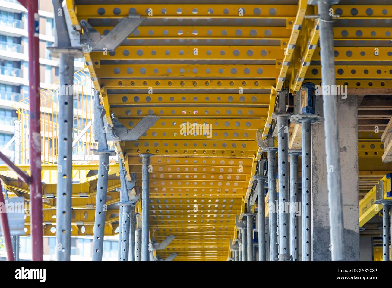 Flexible slab formwork for concrete pouring at construction site ...