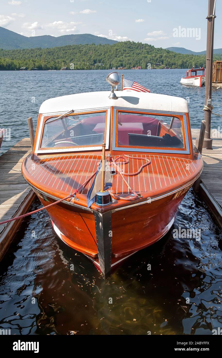 Old vintage wooden boat hi-res stock photography and images - Alamy