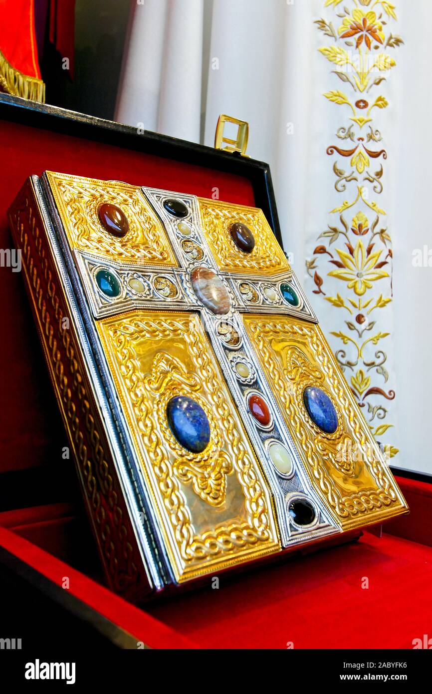 Ancient golden bible cover hi-res stock photography and images - Alamy