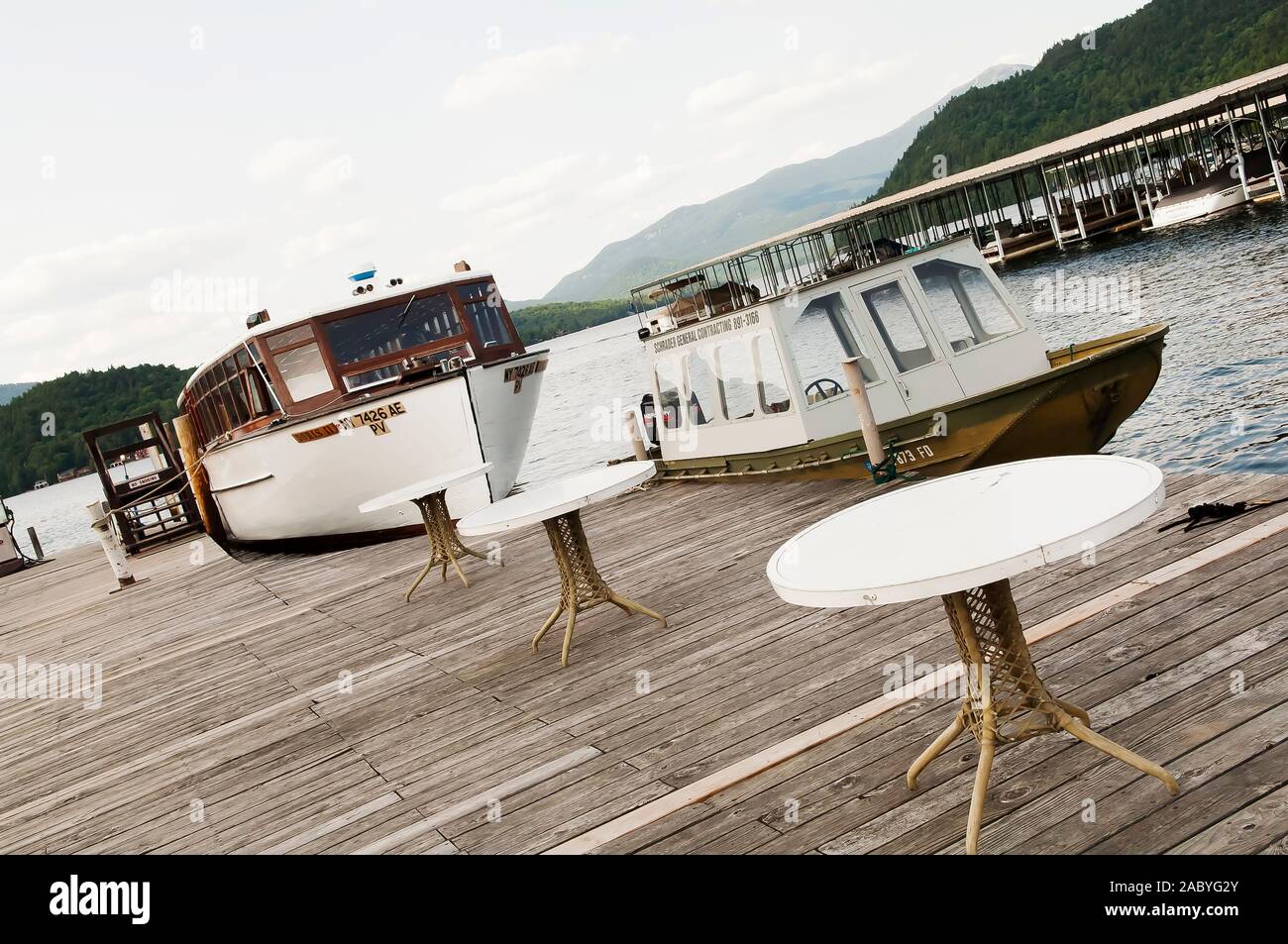 Load boat load boats hi-res stock photography and images - Alamy