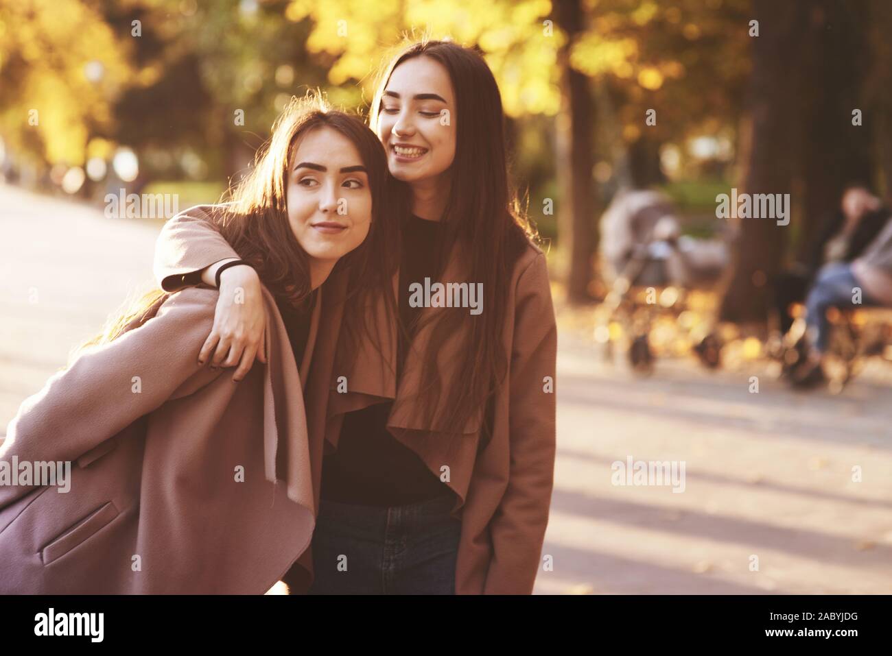 Twin sisters hugging hi-res stock photography and images - Alamy