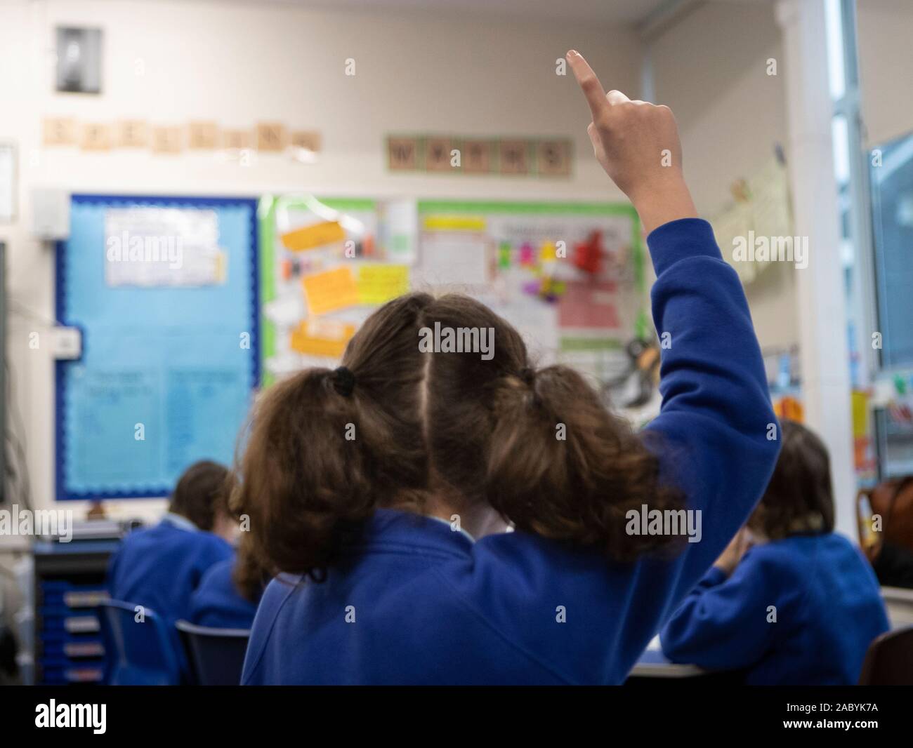 School children classroom stock uk hi-res stock photography and images ...