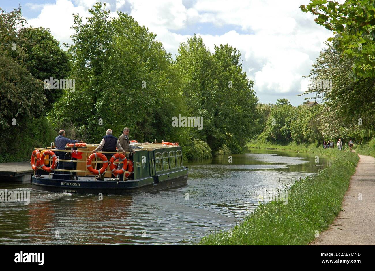 Canal Boat 'Richmond' (operated by Chichester Canal Trust) leaving ...