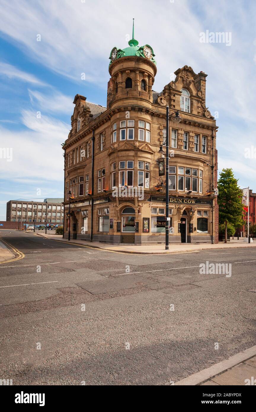 High Street Sunderland, the Dun Cow Pub Stock Photo - Alamy