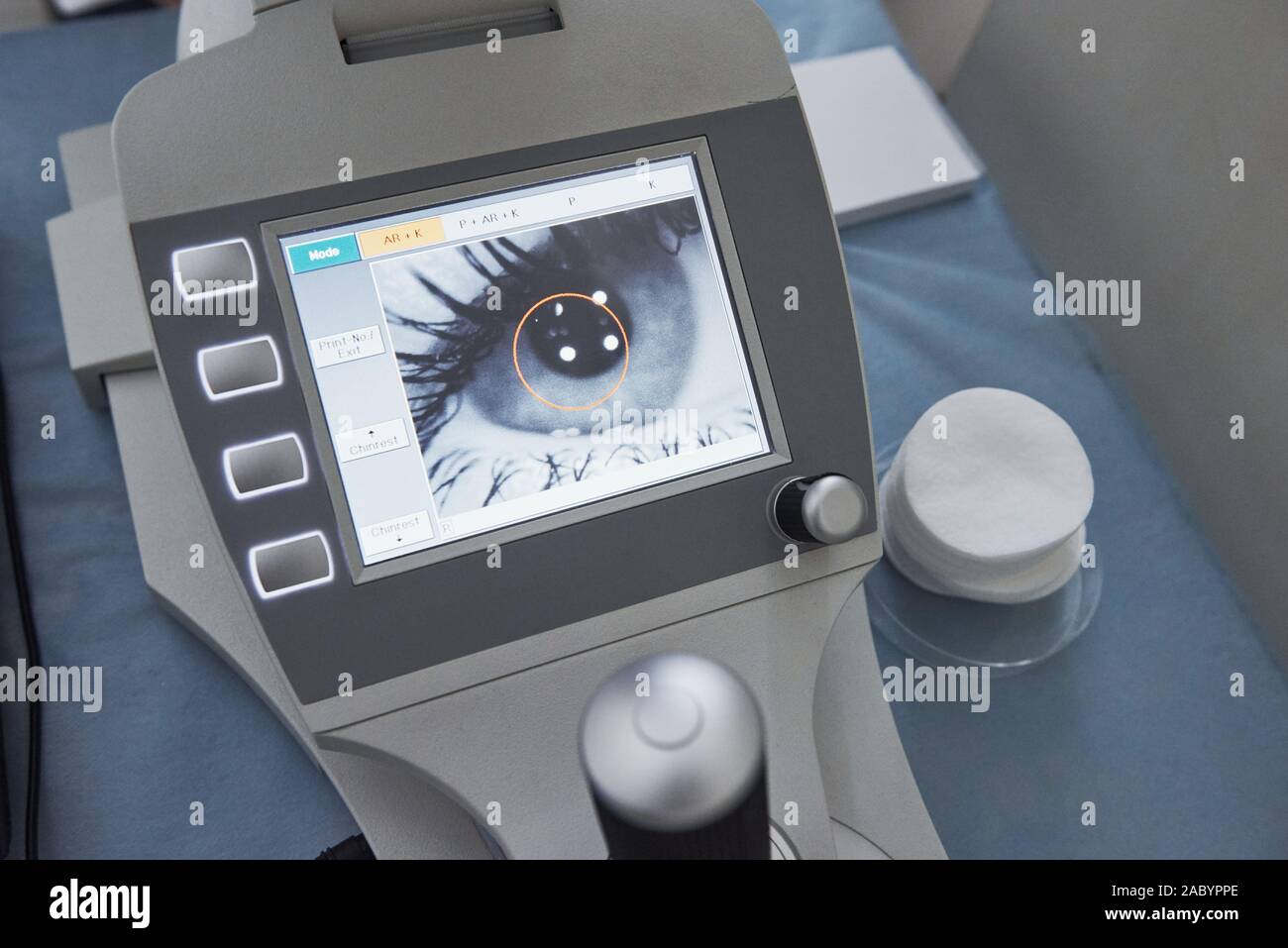 Close look. Device for scanning and diagnostic vision of the patients ...