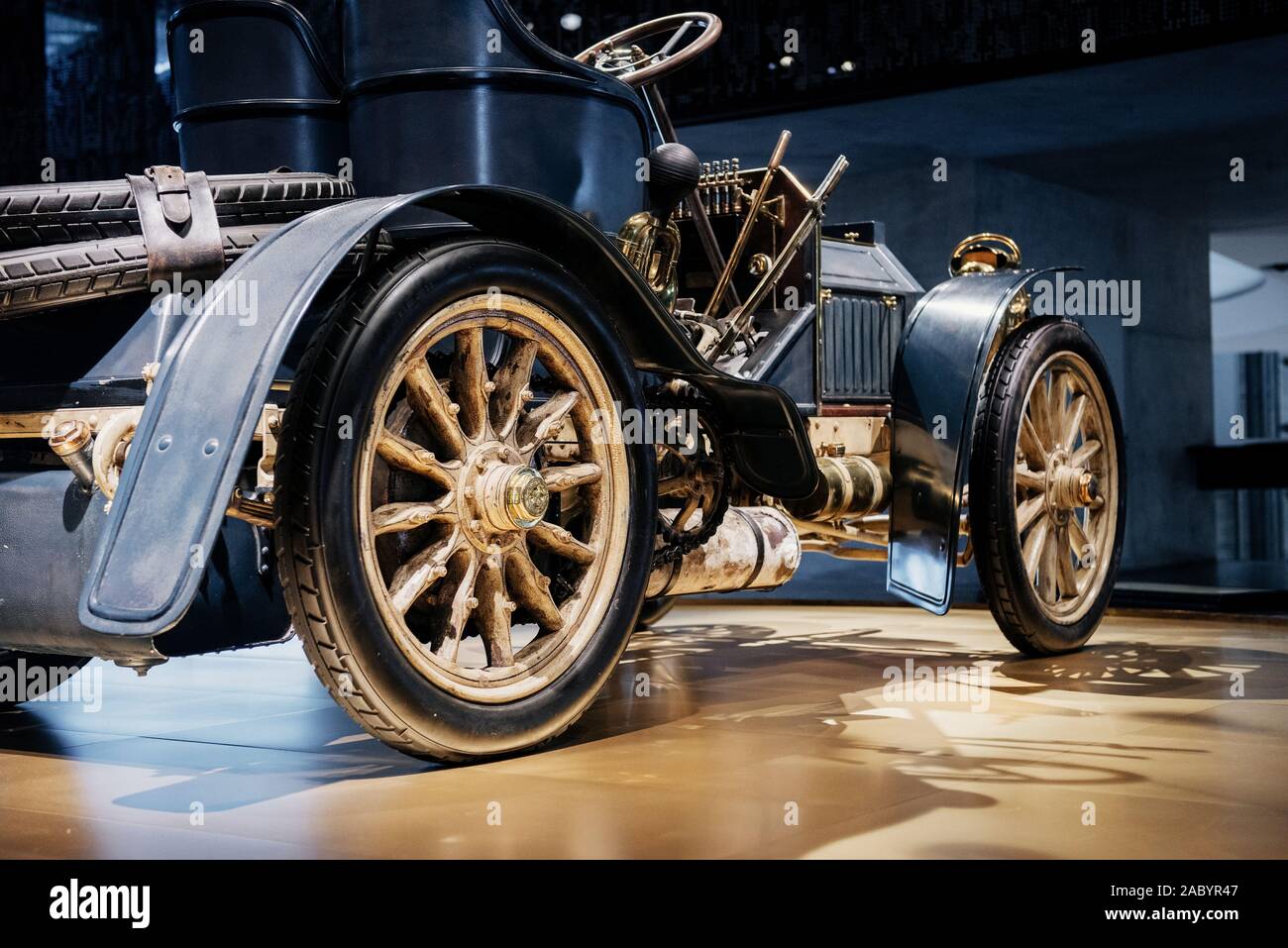 Gilded gorgeous hi-res stock photography and images - Alamy