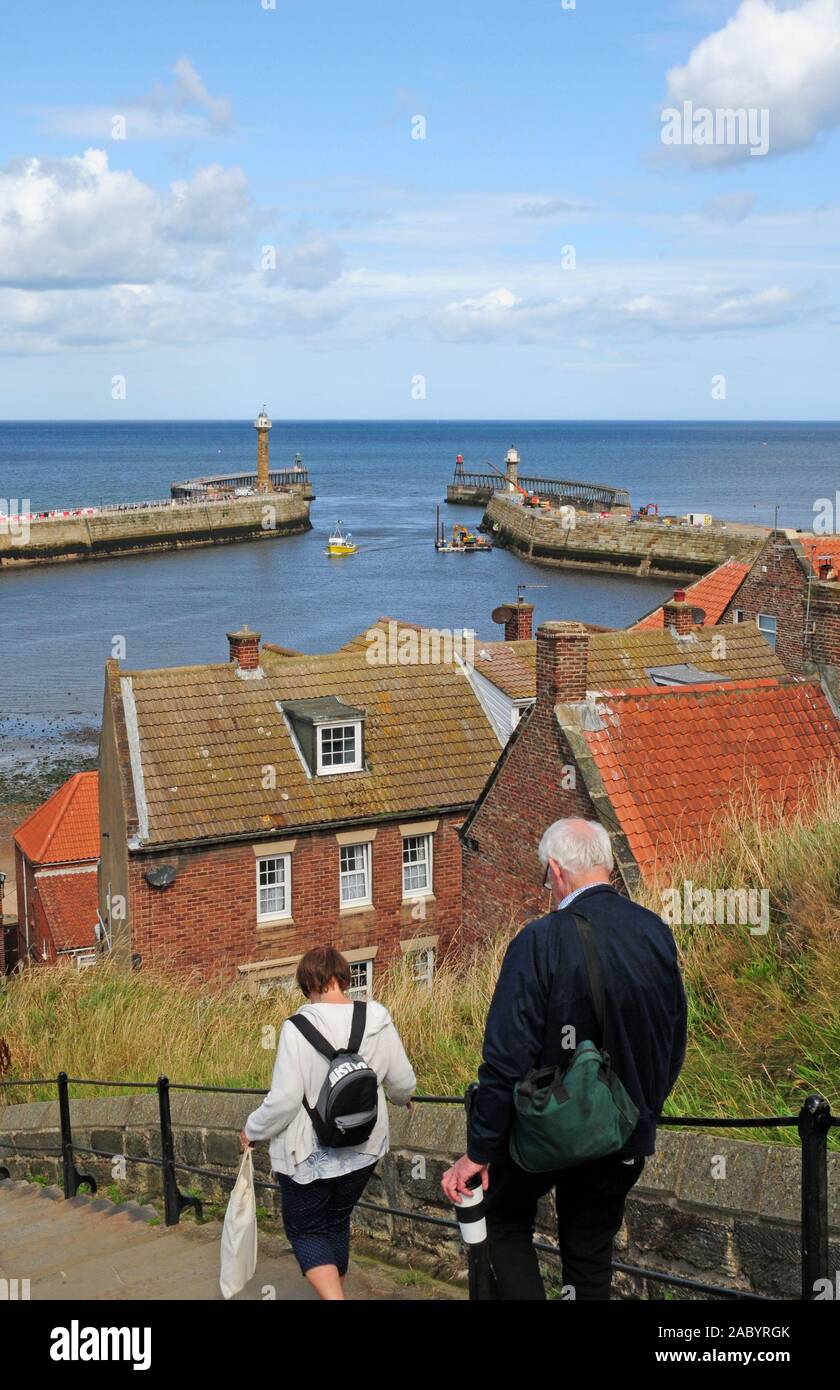 Whitby church steps hi-res stock photography and images - Alamy