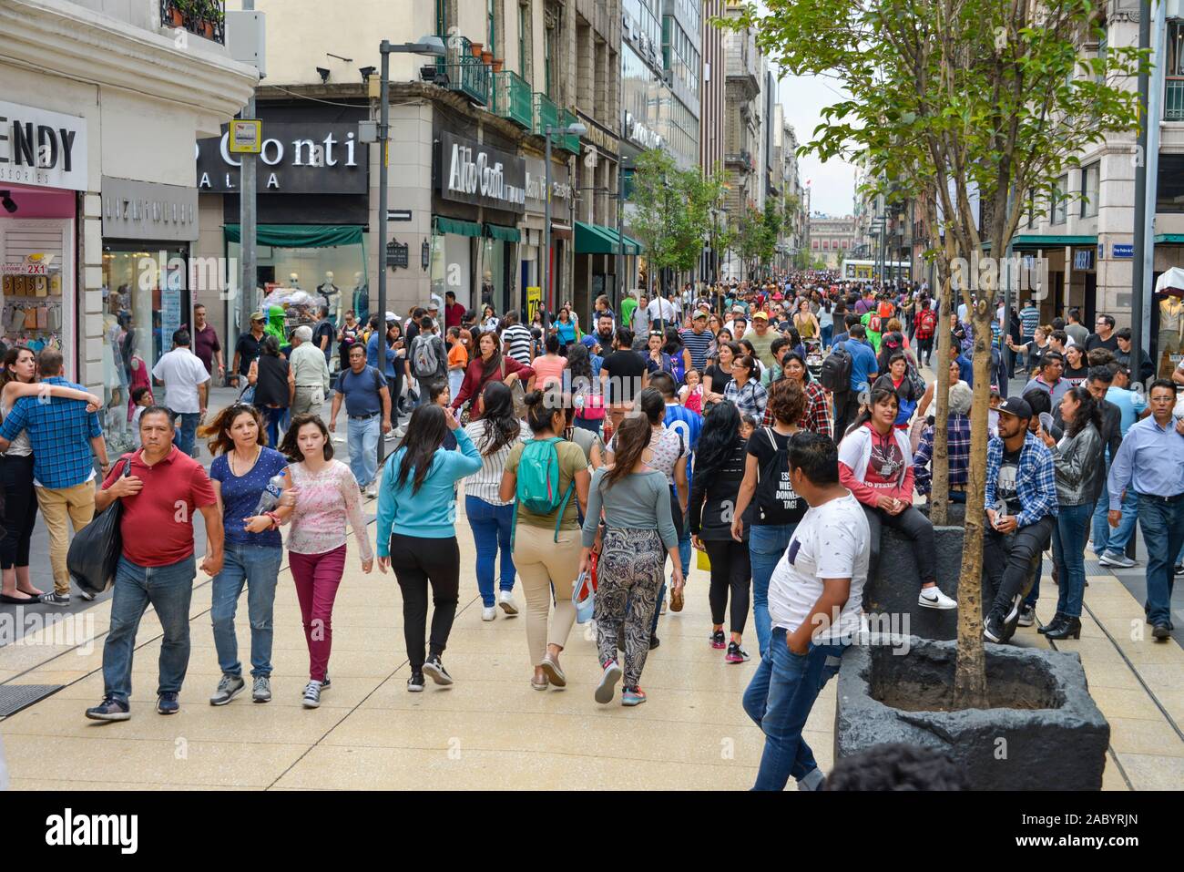 Menschen, Einkaufsstraße Av Francisco I. Madero, Mexiko Stadt, Mexiko ...