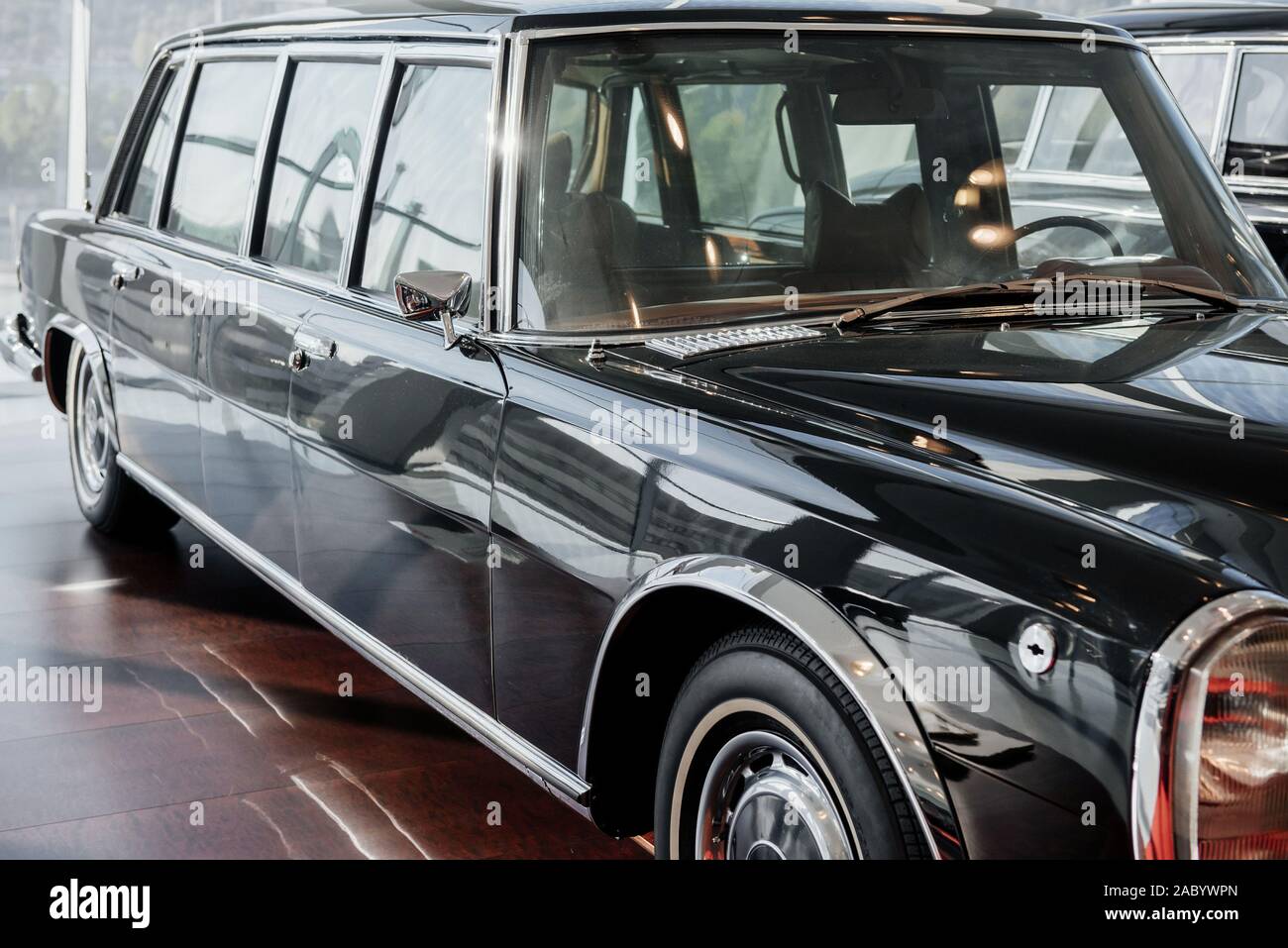 Vintage brown limousine hi-res stock photography and images - Alamy