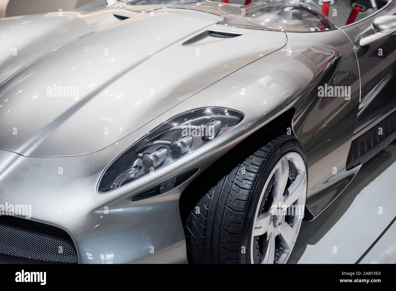 Side view alloy wheel disc hi-res stock photography and images - Alamy