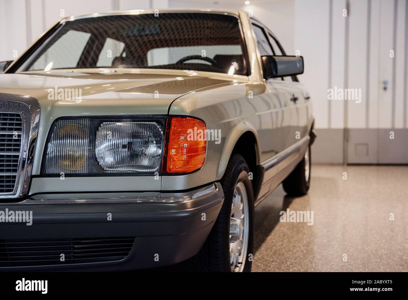 Beige car hi-res stock photography and images - Alamy
