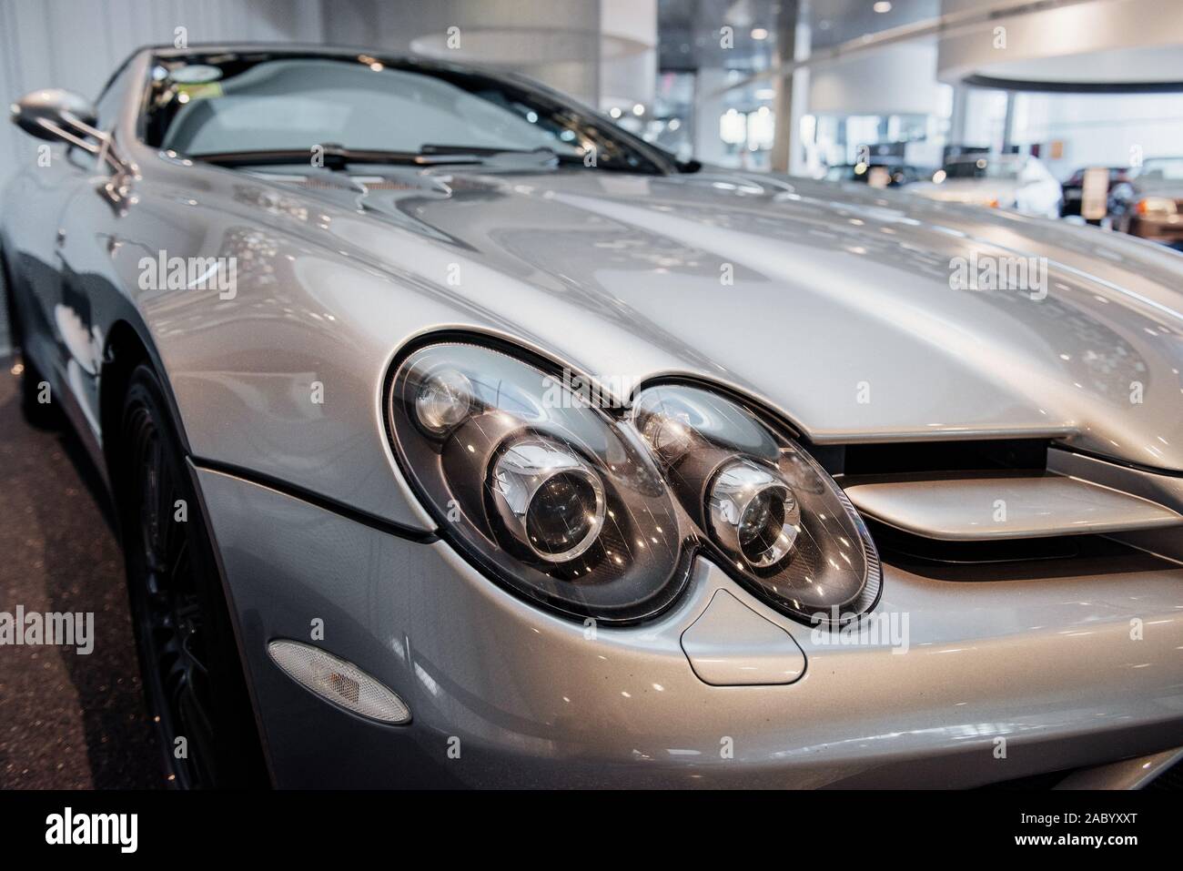 Side view modern dual hi-res stock photography and images - Alamy