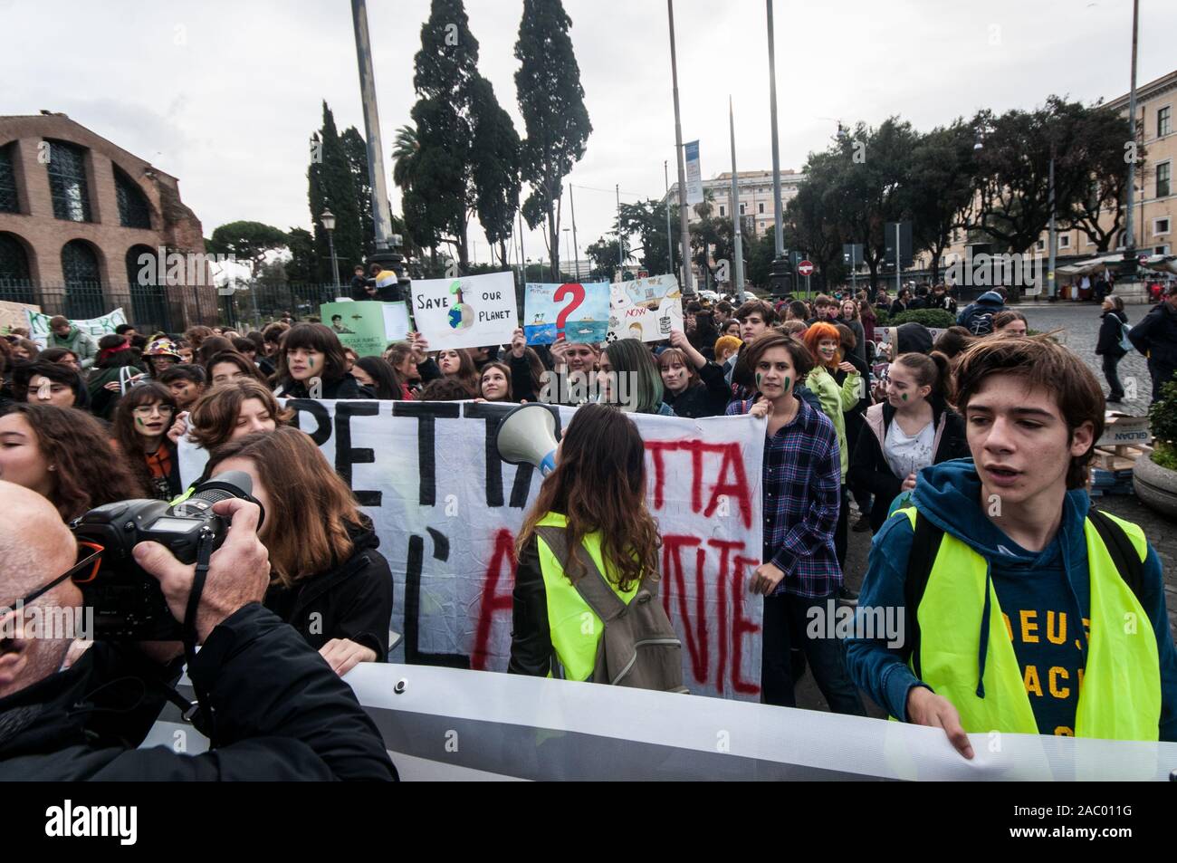 Greta thunberg demonstration in rome hi-res stock photography and ...