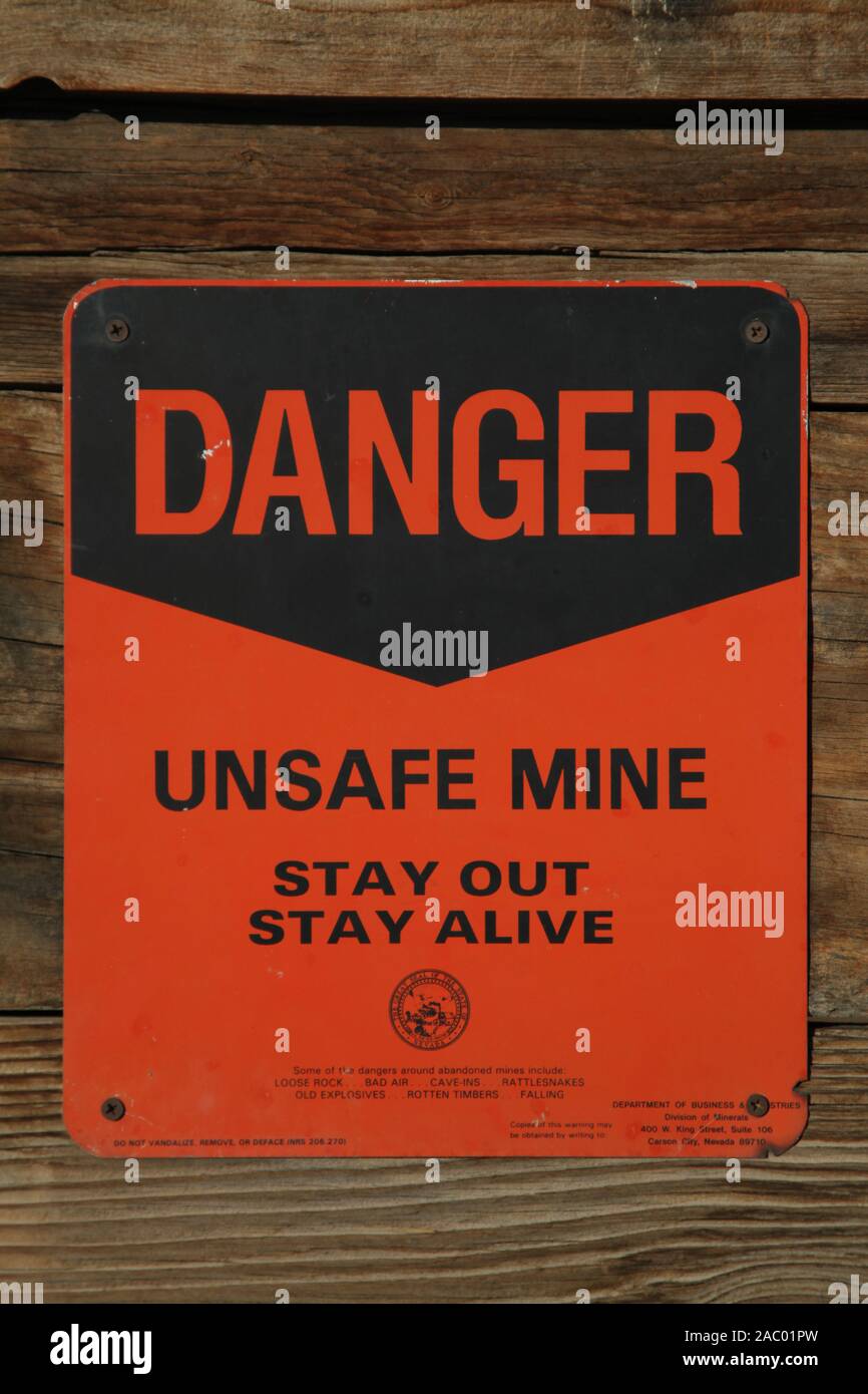 Abandoned mine warning danger sign hi-res stock photography and images ...