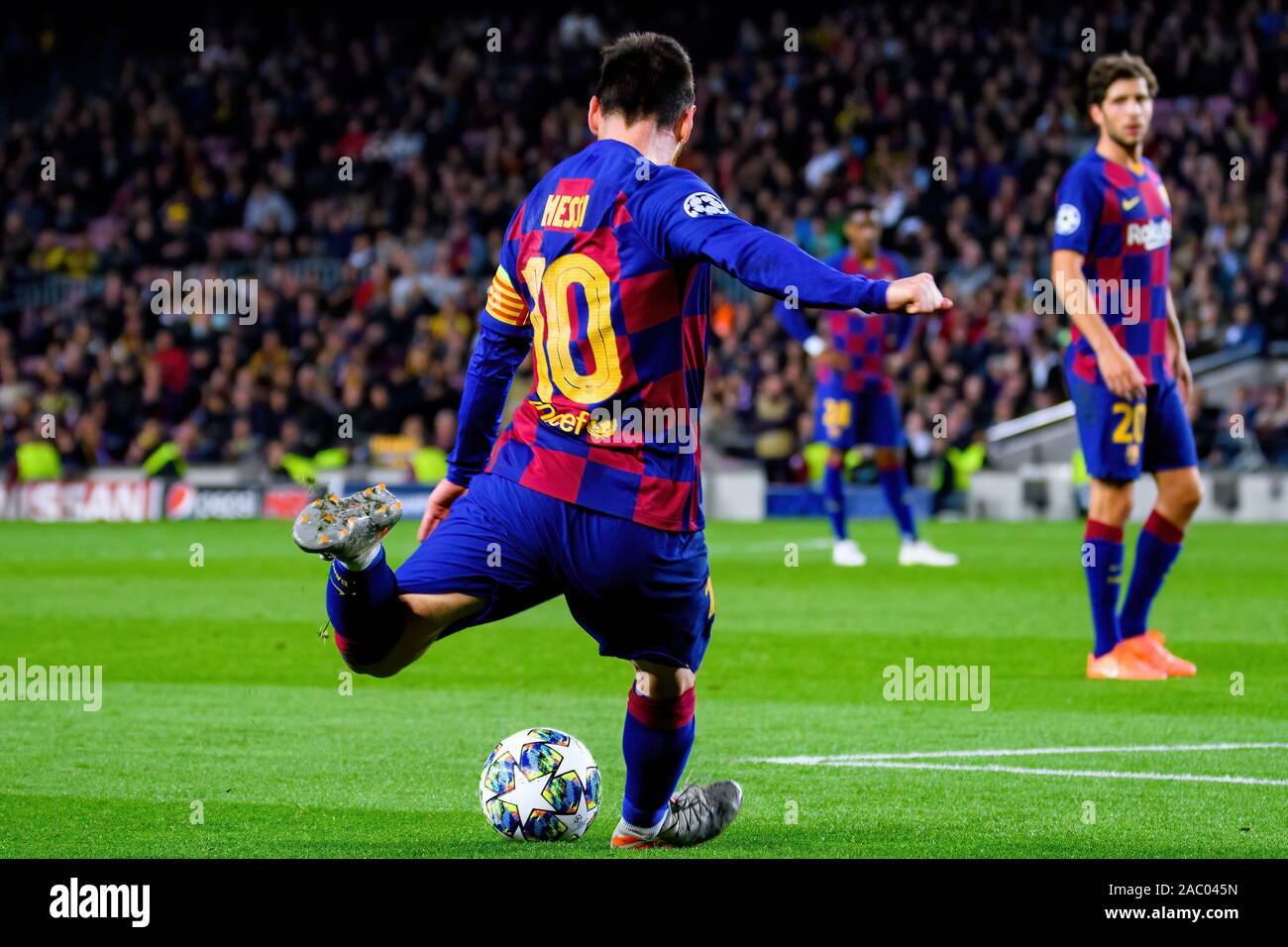 BARCELONA - NOV 27: Lionel Messi plays at the Champions League match ...