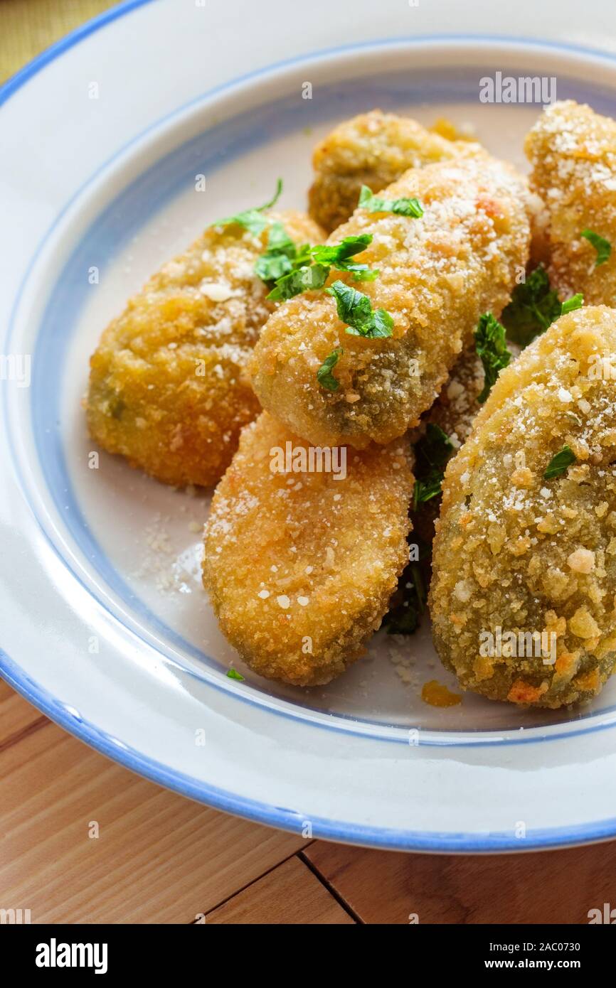Deep fried cheddar cheese bites hi-res stock photography and images - Alamy