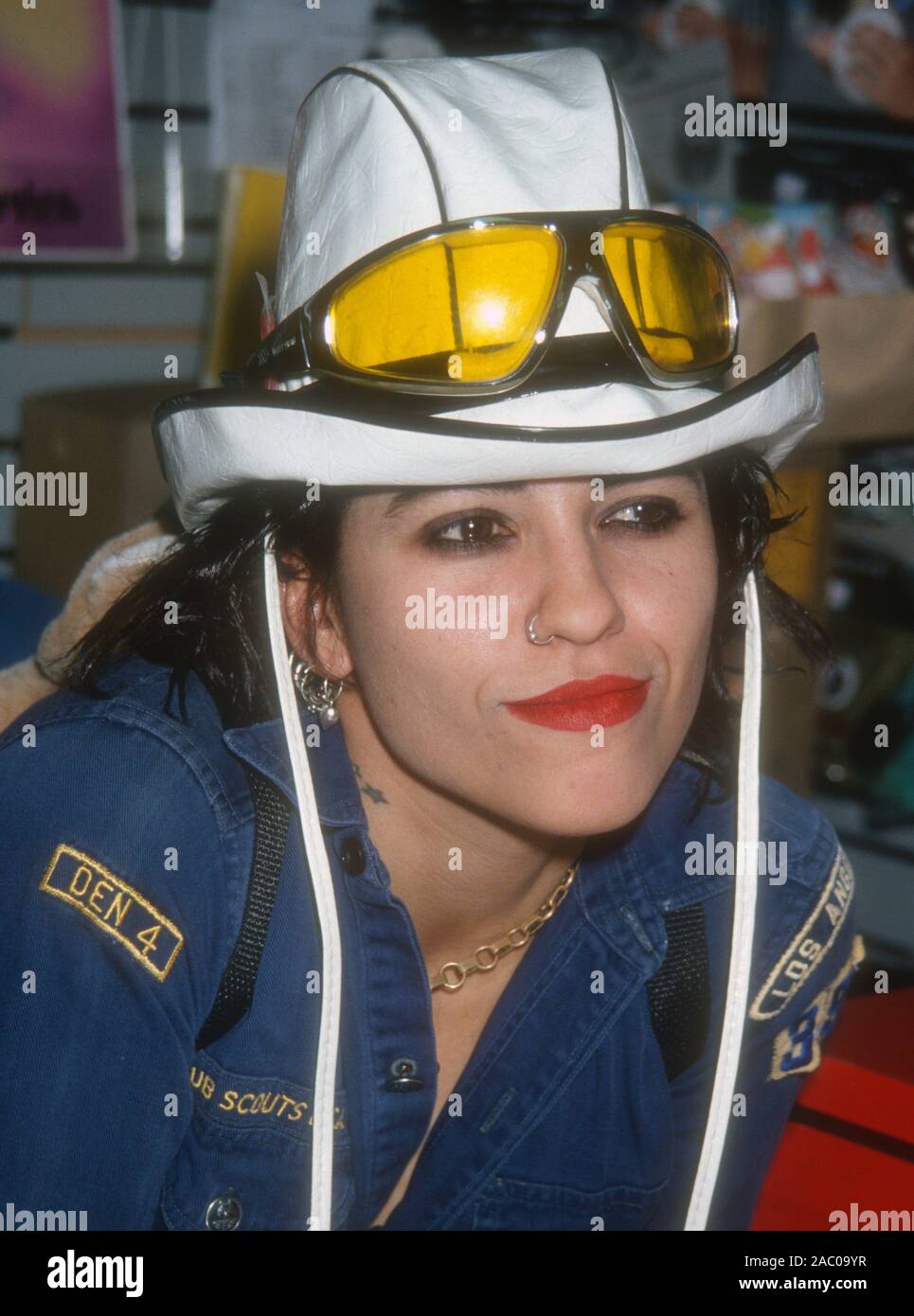 Linda perry hi-res stock photography and images - Alamy
