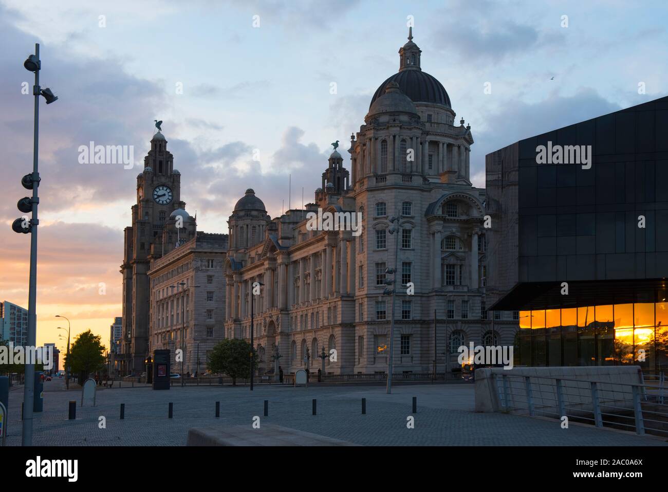 Liverpool albert dock sunset hi-res stock photography and images - Alamy
