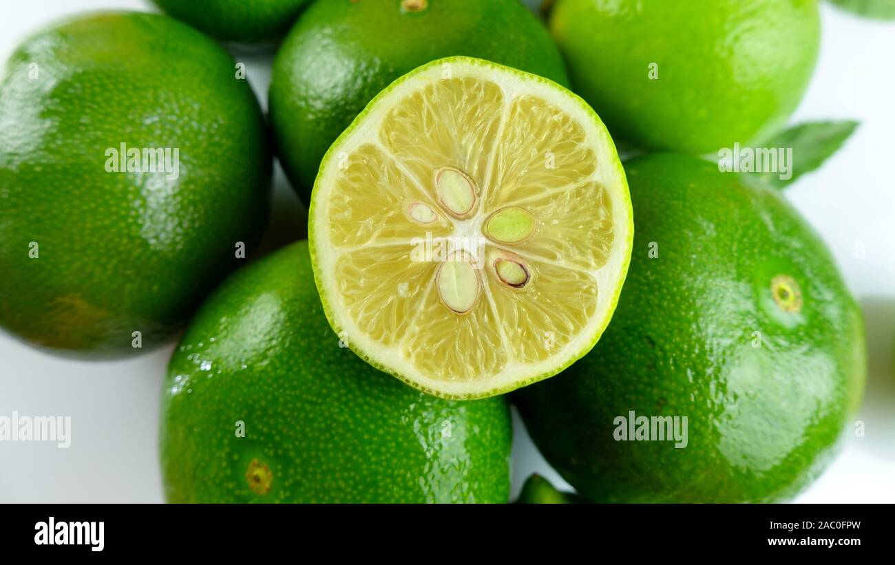 Mandarine fruits and lime lemon Stock Photo - Alamy