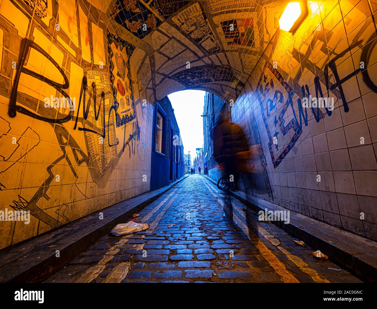 Man walking in empty alley walking hi-res stock photography and images ...