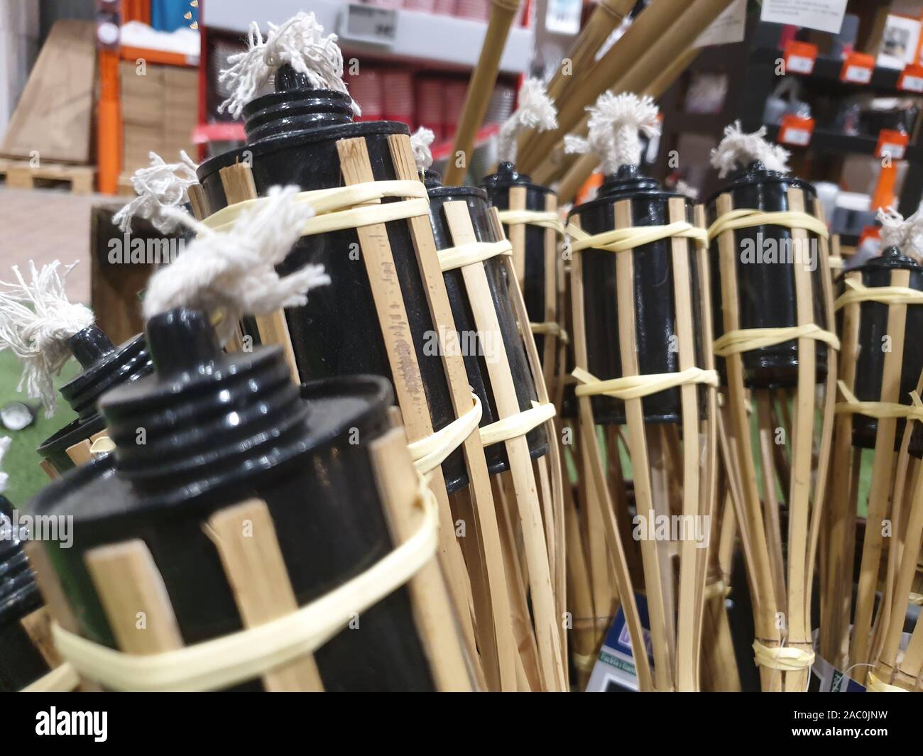 Unused retail store hi-res stock photography and images - Alamy