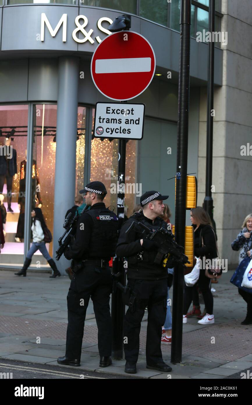 Black uk police cars hi-res stock photography and images - Alamy