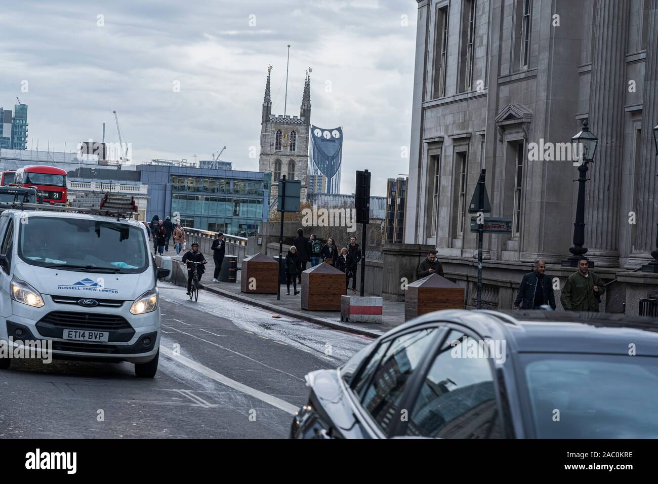 Traffic on London Bridge in London Stock Photo - Alamy