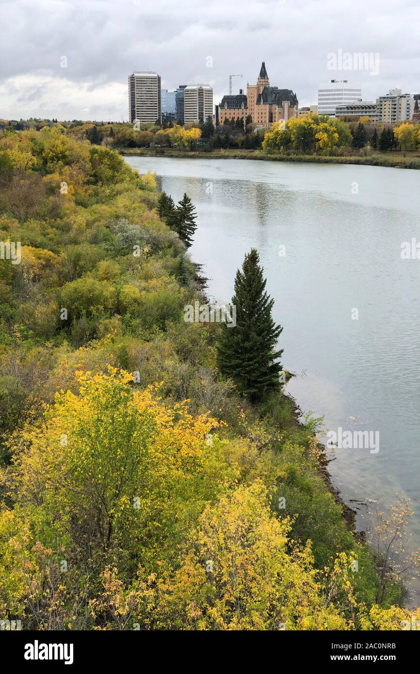 Saskatoon skyline and the south saskatchewan river hi-res stock ...