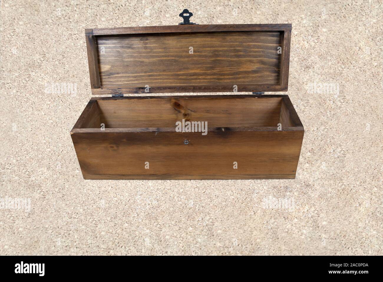 Open treasure chest Stock Photo - Alamy