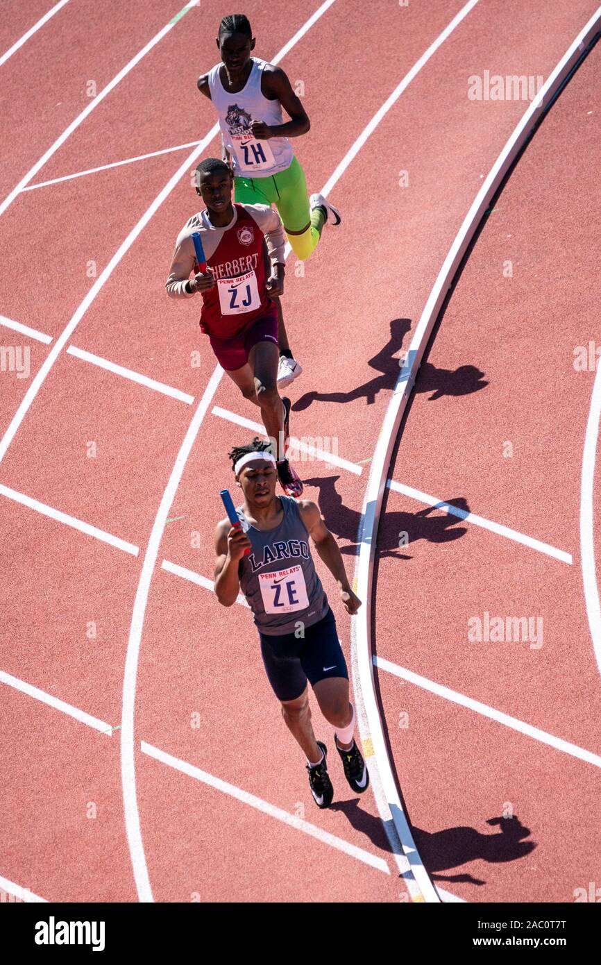 High School boys 4x400 runners competing at the 2019 Penn Relay Stock Photo - Alamy