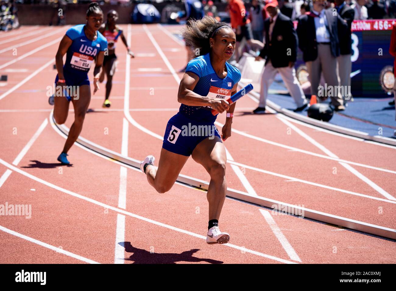 African woman runner relay hi-res stock photography and images - Alamy