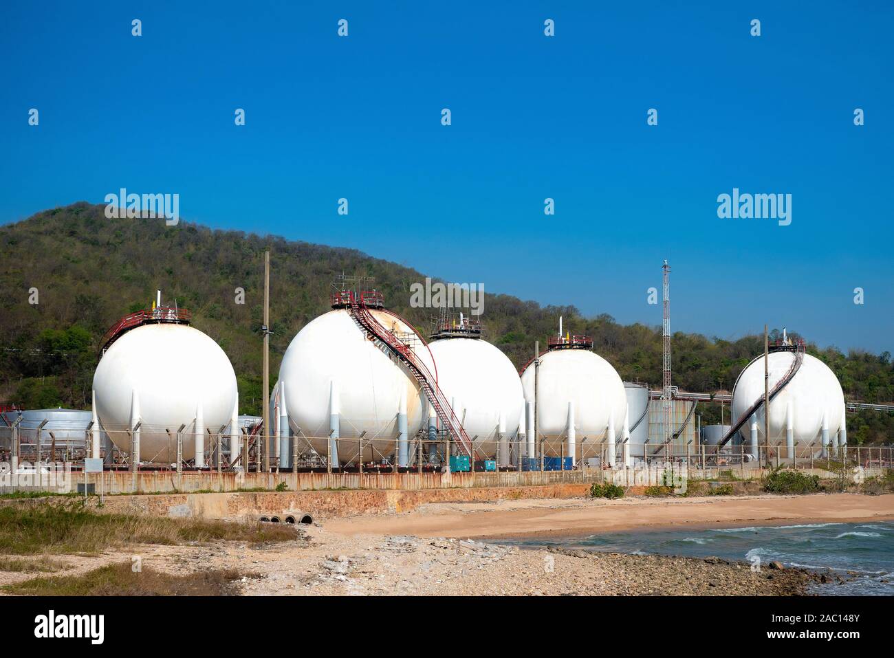 Oil and gas refinery storage tank and Detail of equipment oil pipeline ...