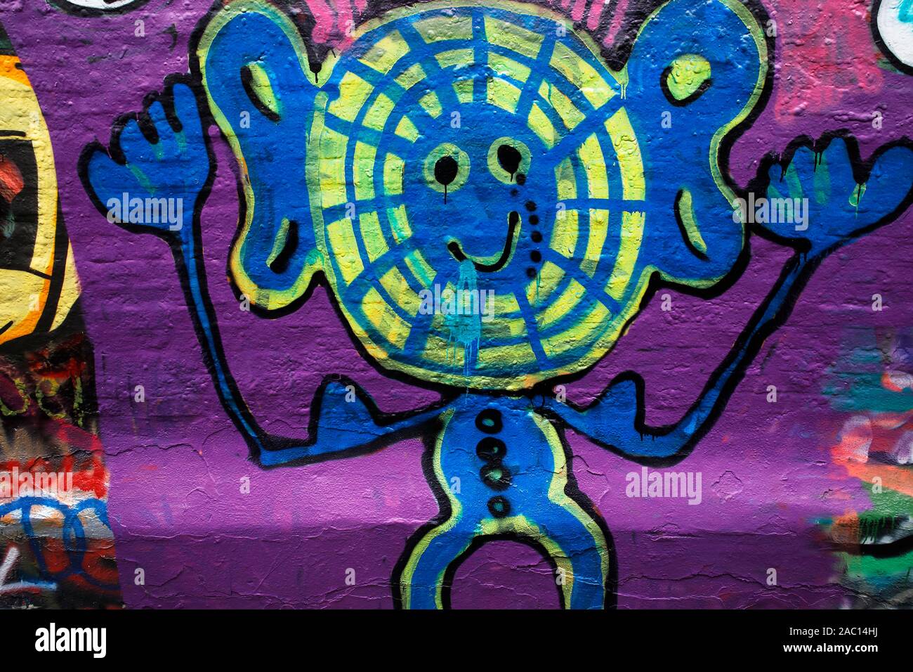 Alien street art hi-res stock photography and images - Alamy