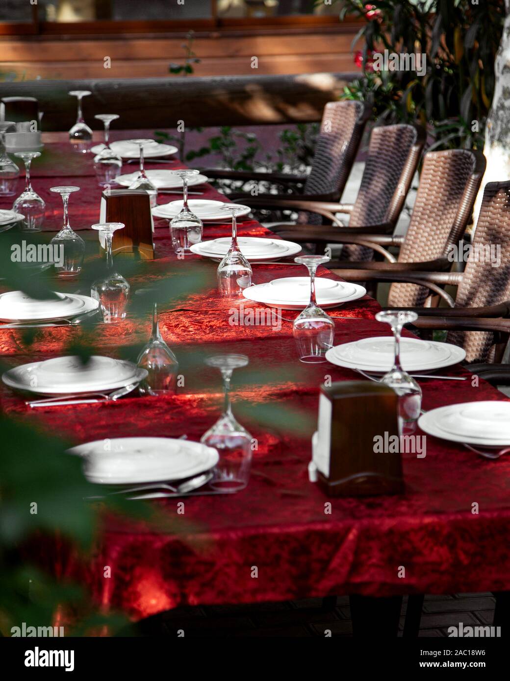 restaurant tables with burgundy velvet table cloth Stock Photo - Alamy