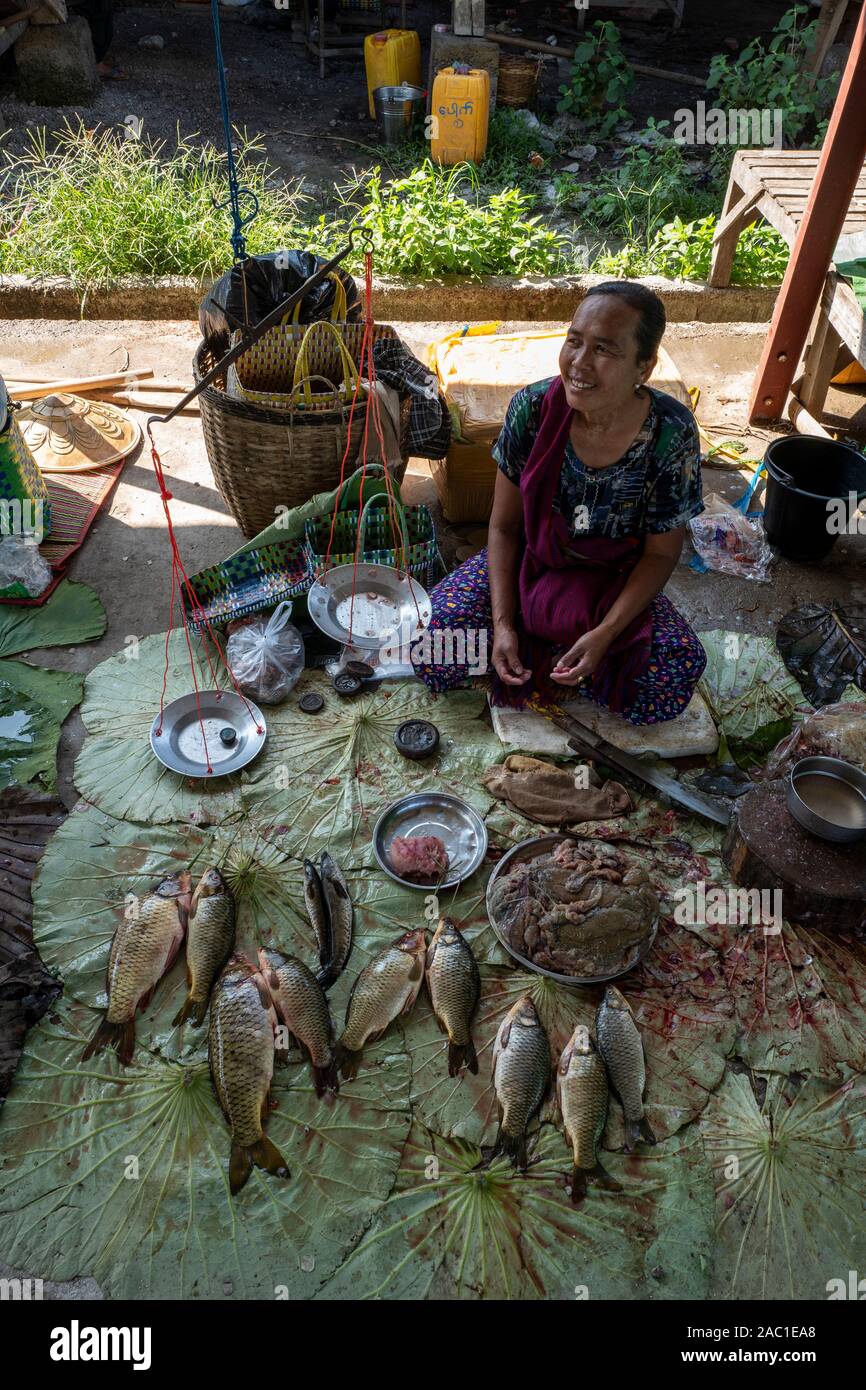 Myanmar village scene women hi-res stock photography and images - Alamy