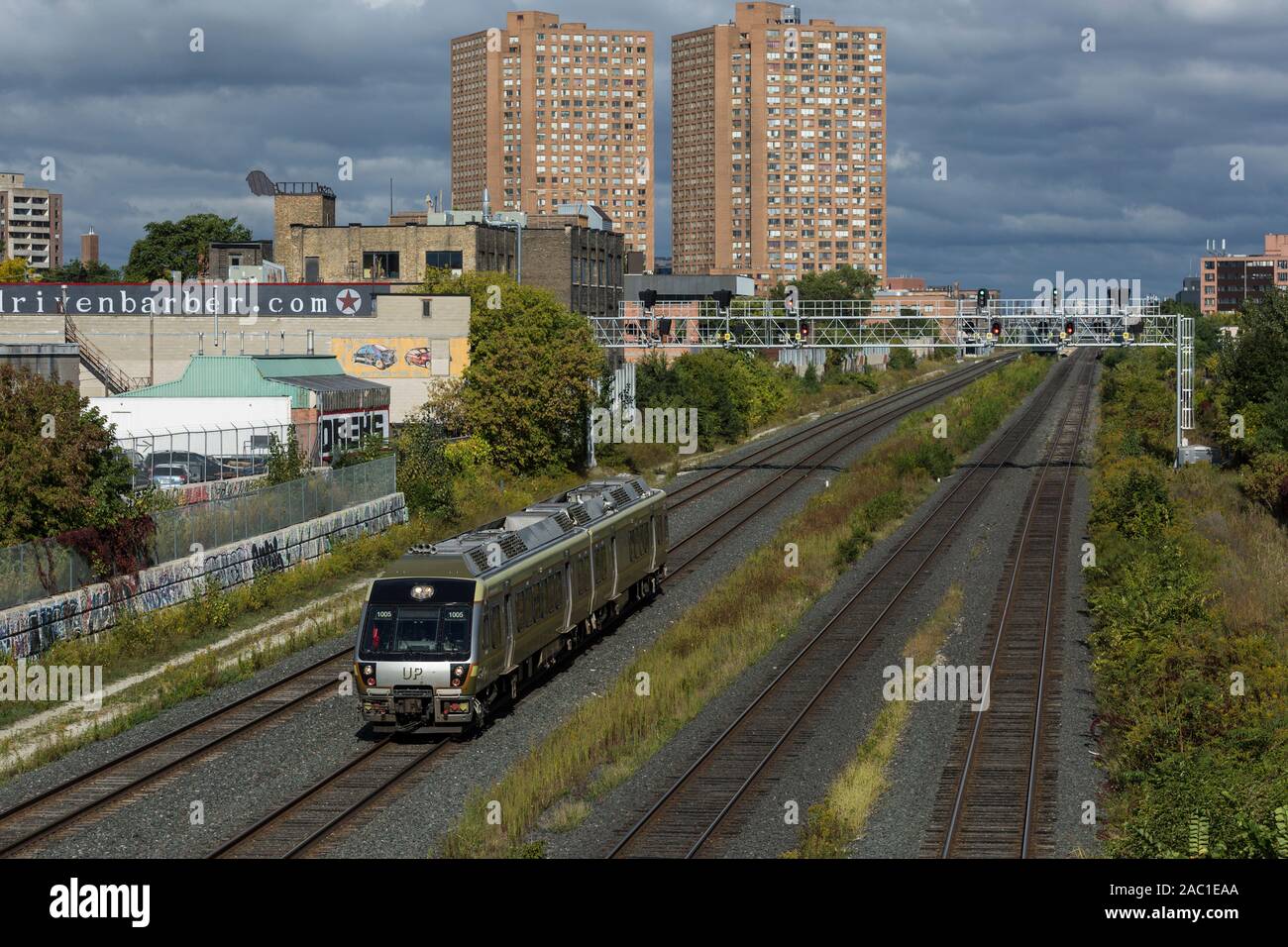 toronto go transit union-pearson express train railway transit in urban ...