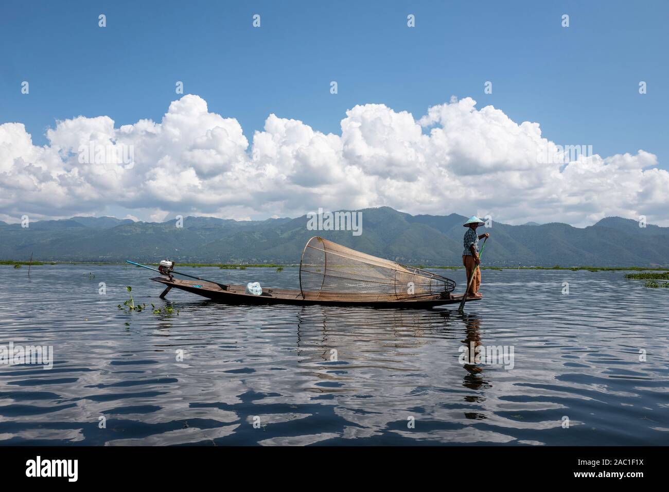 Traditional inle lake fishing hi-res stock photography and images - Alamy