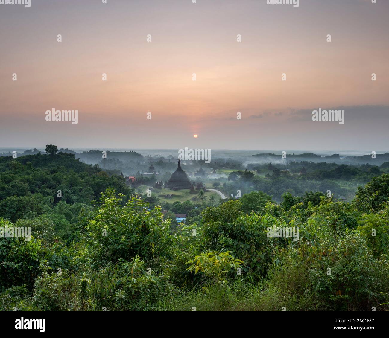 Rakhine temple hi-res stock photography and images - Alamy