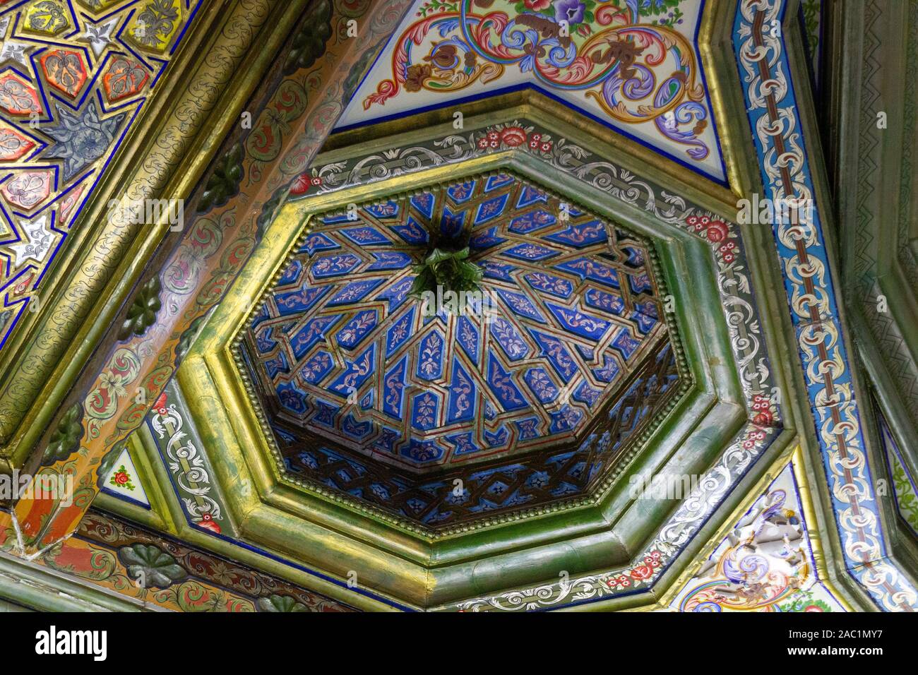Gold and blue ceiling design hi-res stock photography and images - Alamy
