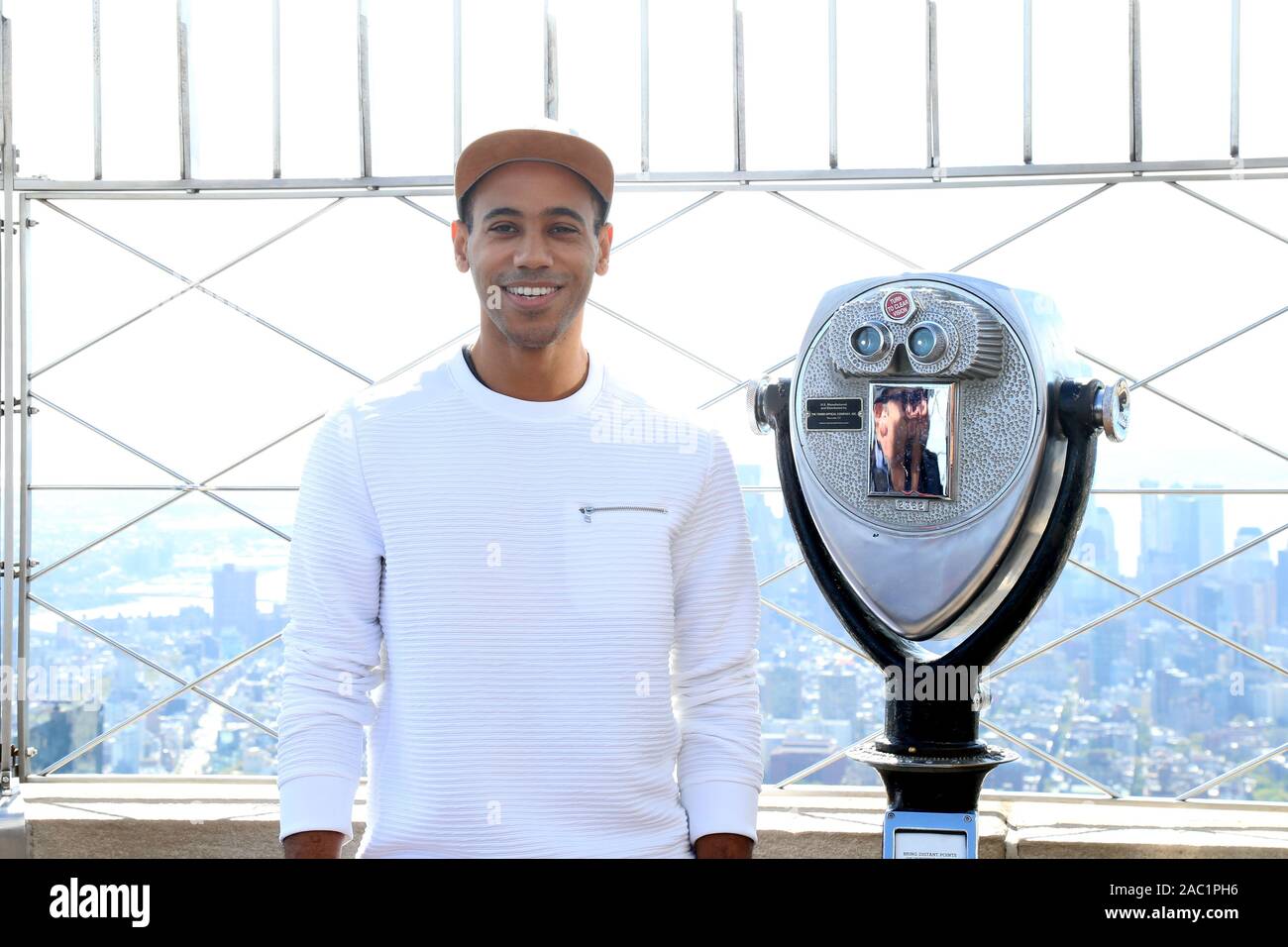 The cast of The Lightning Thief makes an appearance at the Empire State ...