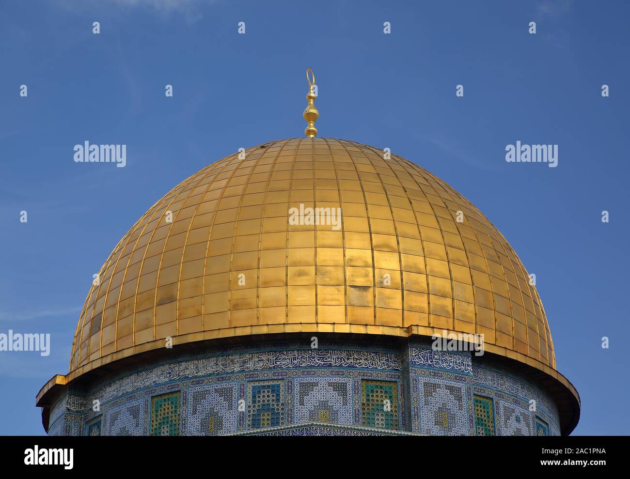 Islamic architecture skyline hi-res stock photography and images - Alamy