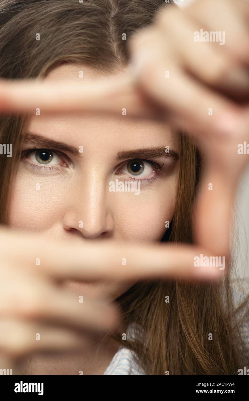 Finger framing frame hi-res stock photography and images - Alamy