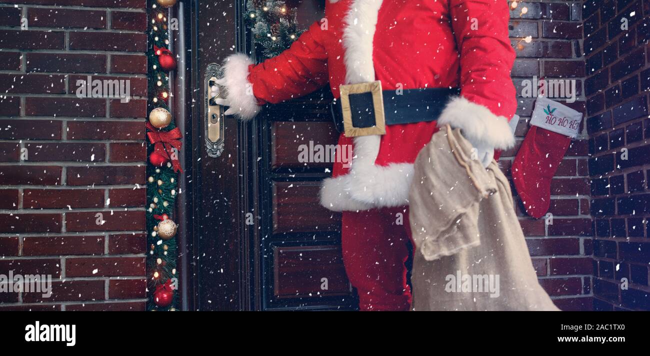 Santa Claus opening door and arrive in home Stock Photo - Alamy