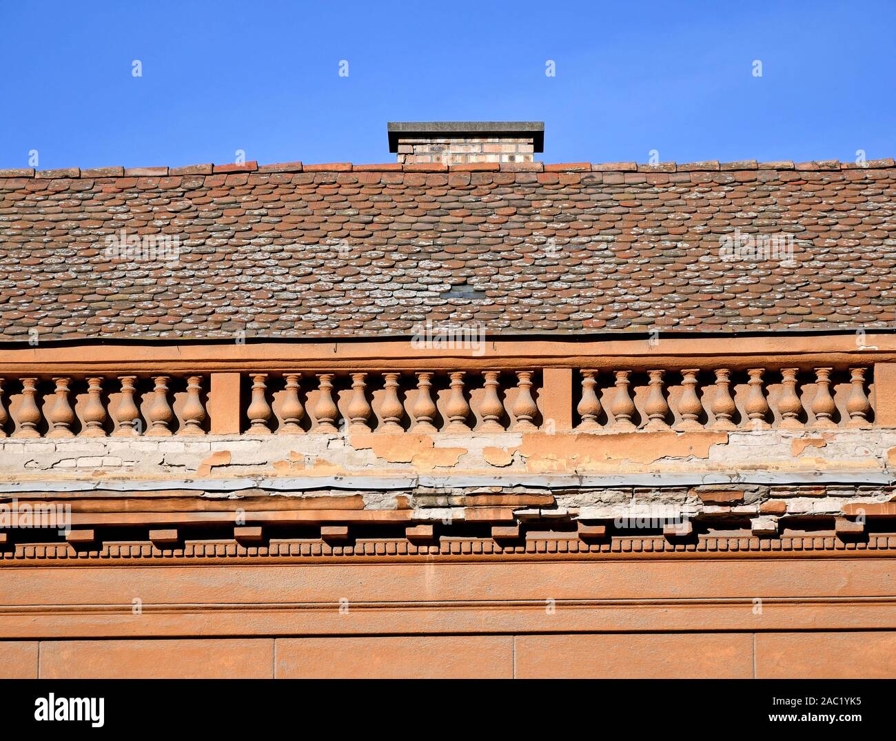 Roof and wall of an old building Stock Photo - Alamy