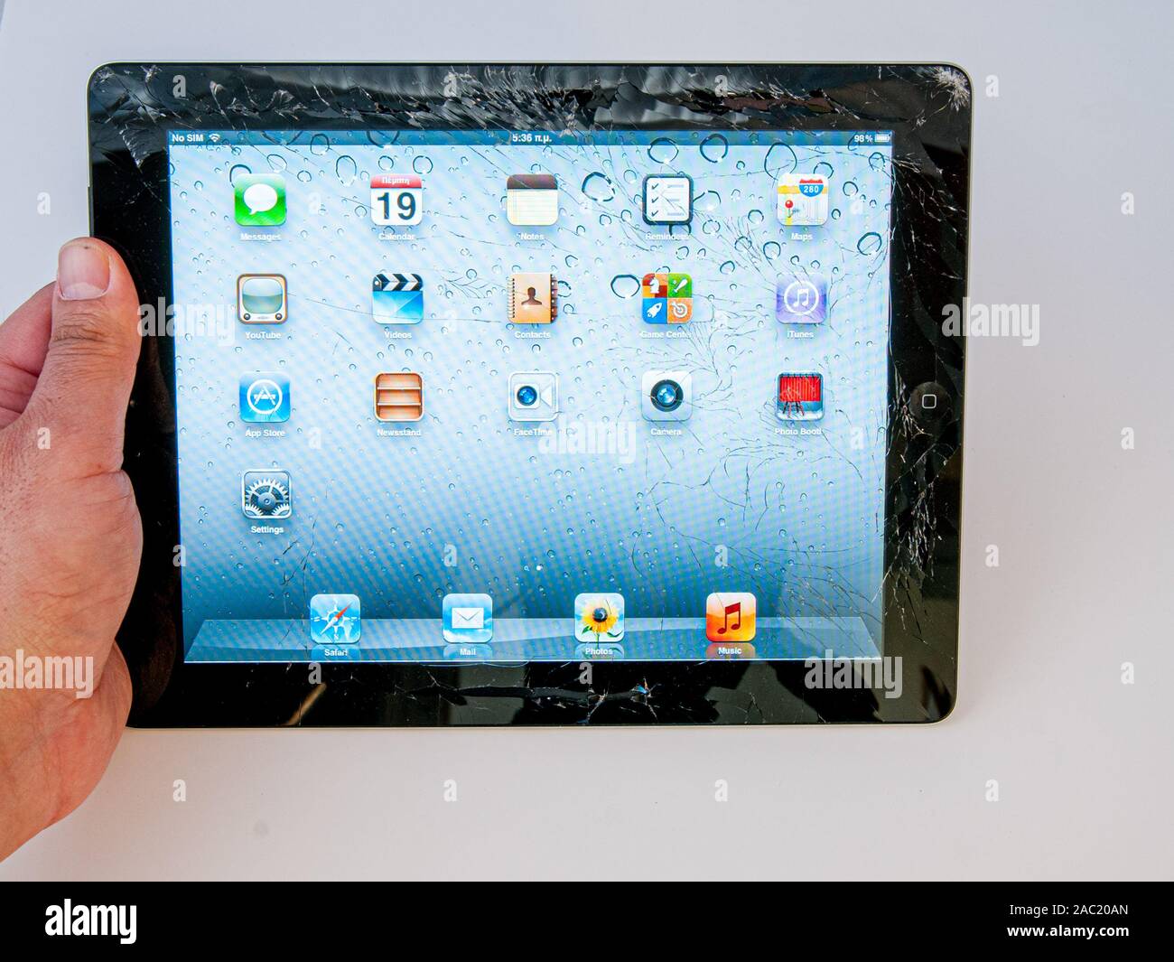 Smashed computer screen monitor hi-res stock photography and images - Alamy